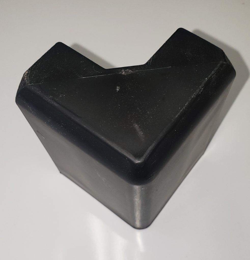 FLAT TOP REAR CORNER BLACK | Stealth Trailers